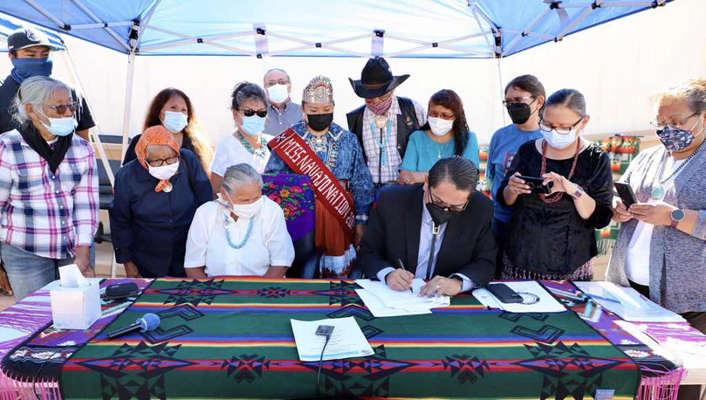 Tonalea Families To Receive Long-Awaited Power Line Extensions With ...